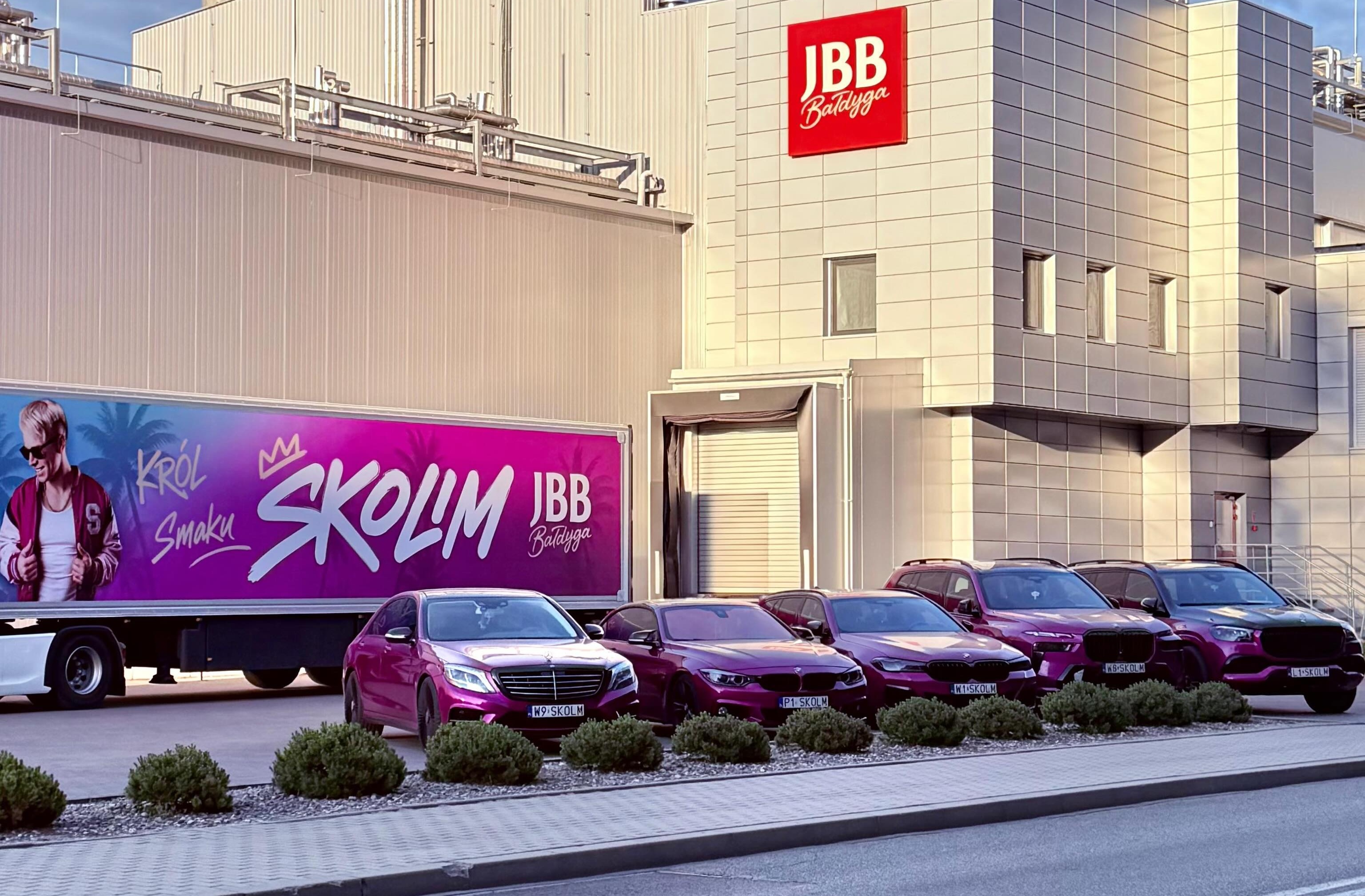 Skolim wjeżdża na wasze stoły z parówkami „Skolimki". To będzie grill ...